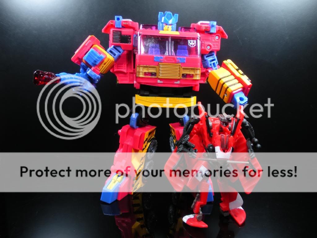 PIC review of Botcon 2010 Spark/Pyro | TFW2005 - The 2005 Boards