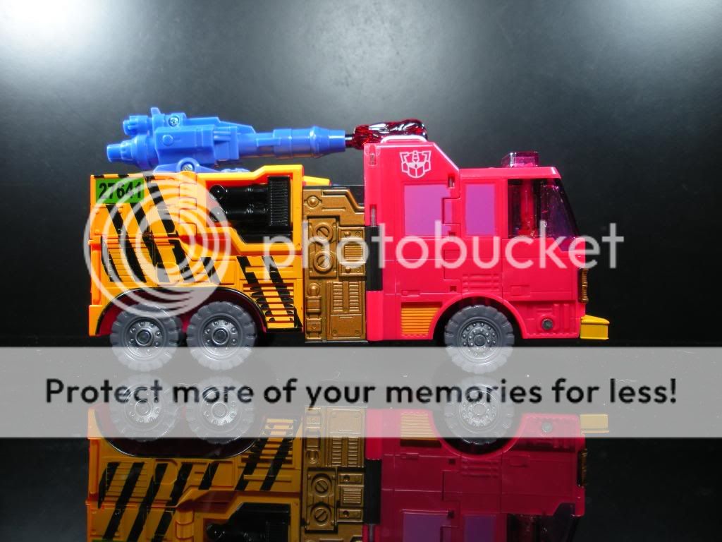 PIC review of Botcon 2010 Spark/Pyro | TFW2005 - The 2005 Boards